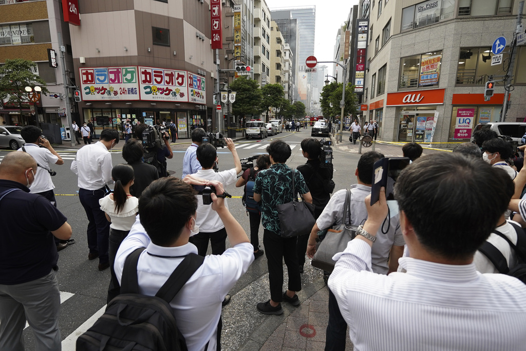 An explosion in a downtown Tokyo building has injured four people ...